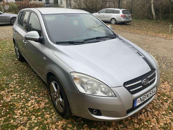 Pelēks Kia Ceed 2007 Viļņa, ar dzinēja tilpumu 1.58 L un nobraukumu 300 tūkst. km par 2100 €, foto 3 vietnē AUTOMOTO.COM.LV