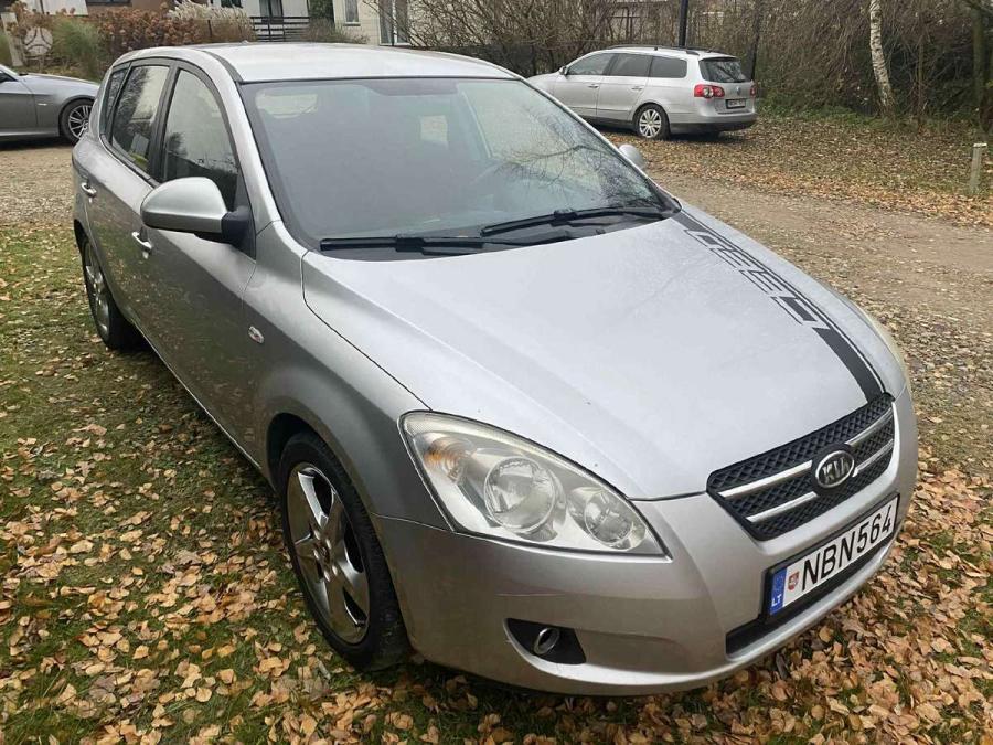 Grey Kia Ceed 2007 in Vilnius, with an engine capacity of 1.58 L and mileage of 300 thousand km for 2100 €, photo 3 on AUTOMOTO.COM.LV