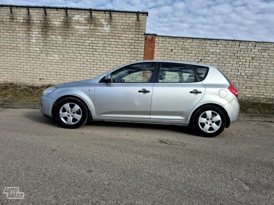 Grey Kia Ceed 2007 in Kaunas, with an engine capacity of 1.60 L and mileage of 263 thousand km for 2250 €, photo 9 on AUTOMOTO.COM.LV