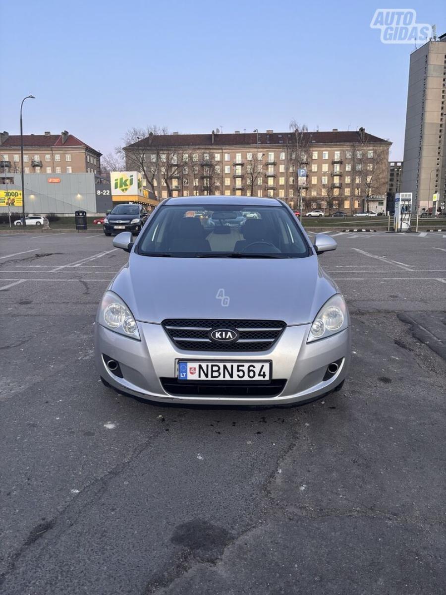 Grey Kia Ceed 2007 in Vilnius, with an engine capacity of 1.60 L and mileage of 308 thousand km for 1599 €, photo 1 on AUTOMOTO.COM.LV