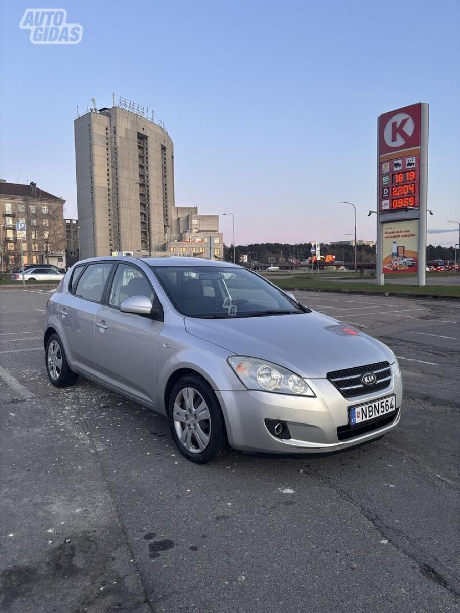Grey Kia Ceed 2007 in Vilnius, with an engine capacity of 1.60 L and mileage of 308 thousand km for 1599 €, photo 3 on AUTOMOTO.COM.LV