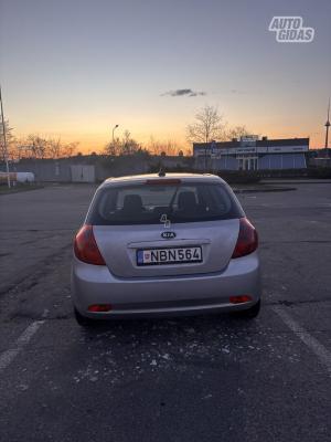 Grey Kia Ceed 2007 in Vilnius, with an engine capacity of 1.60 L and mileage of 308 thousand km for 1599 €, photo 5 on AUTOMOTO.COM.LV