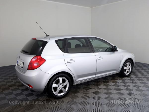 Pelēks Kia Ceed 2007 Tallina, ar dzinēja tilpumu 1.60 L un nobraukumu 303 tūkst. km par 1799 €, foto 3 vietnē AUTOMOTO.COM.LV