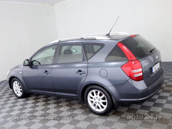 Pelēks Kia Ceed 2007 Tallina, ar dzinēja tilpumu 1.60 L un nobraukumu 267 tūkst. km par 899 €, foto 4 vietnē AUTOMOTO.COM.LV