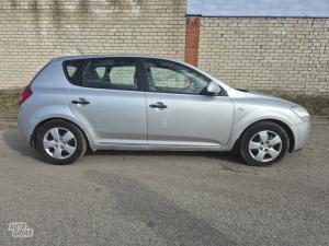 Grey Kia Ceed 2007 in Kaunas, with an engine capacity of 1.60 L and mileage of 260 thousand km for 2350 €, photo 4 on AUTOMOTO.COM.LV