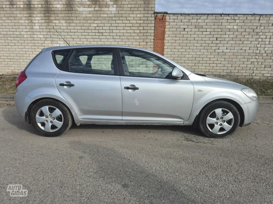 Grey Kia Ceed 2007 in Kaunas, with an engine capacity of 1.60 L and mileage of 260 thousand km for 2350 €, photo 4 on AUTOMOTO.COM.LV
