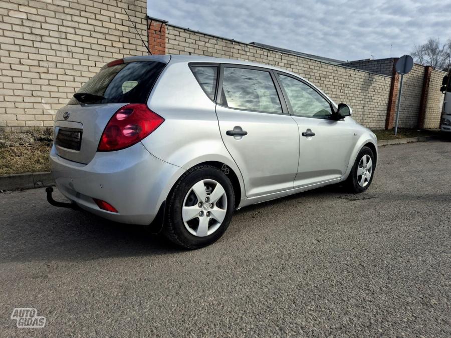 Grey Kia Ceed 2007 in Kaunas, with an engine capacity of 1.60 L and mileage of 260 thousand km for 2350 €, photo 5 on AUTOMOTO.COM.LV
