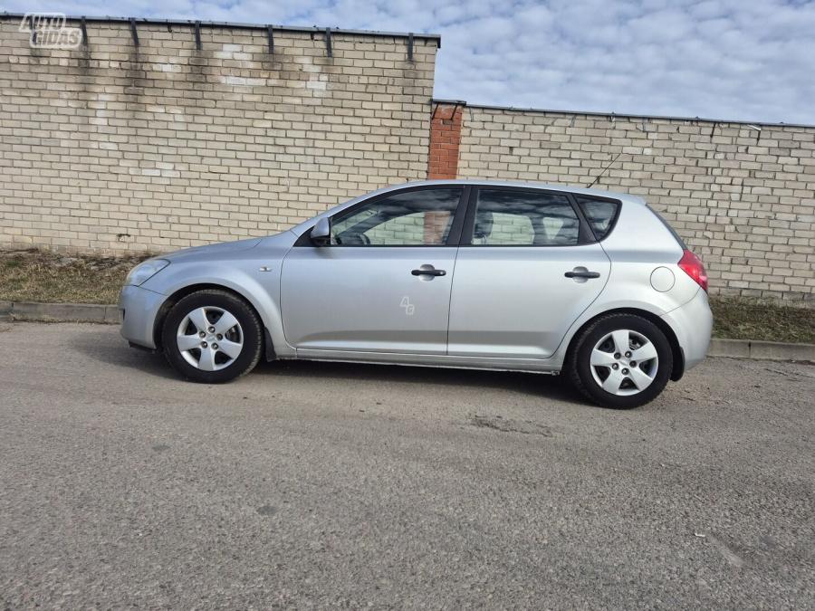 Grey Kia Ceed 2007 in Kaunas, with an engine capacity of 1.60 L and mileage of 260 thousand km for 2350 €, photo 16 on AUTOMOTO.COM.LV