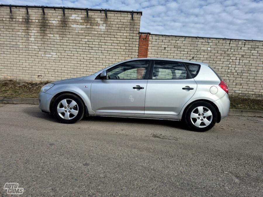 Grey Kia Ceed 2007 in Kaunas, with an engine capacity of 1.60 L and mileage of 260 thousand km for 2350 €, photo 17 on AUTOMOTO.COM.LV