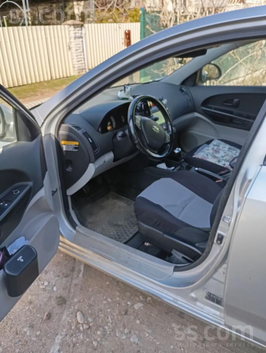 Grey Kia Ceed 2007 in Daugavpils, with an engine capacity of 1.40 L and mileage of 143 thousand km for 2500 €, photo 4 on AUTOMOTO.COM.LV