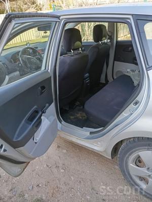 Grey Kia Ceed 2007 in Daugavpils, with an engine capacity of 1.40 L and mileage of 143 thousand km for 2500 €, photo 5 on AUTOMOTO.COM.LV