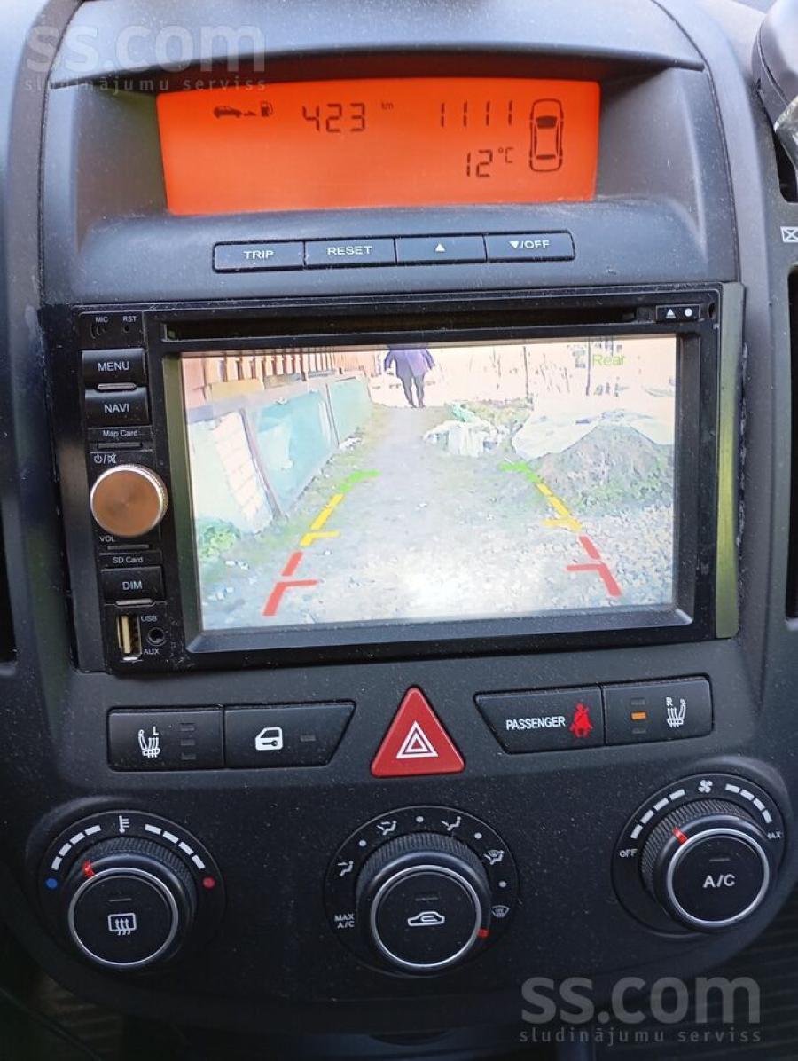 Grey Kia Ceed 2007 in Daugavpils, with an engine capacity of 1.40 L and mileage of 143 thousand km for 2500 €, photo 7 on AUTOMOTO.COM.LV