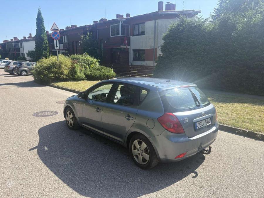 Pelēks Kia Ceed 2007 Viļņa, ar dzinēja tilpumu 1.58 L un nobraukumu 374 tūkst. km par 999 €, foto 4 vietnē AUTOMOTO.COM.LV