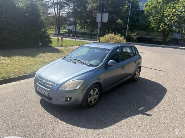 Grey Kia Ceed 2007 in Vilnius, with an engine capacity of 1.58 L and mileage of 374 thousand km for 999 €, photo 5 on AUTOMOTO.COM.LV