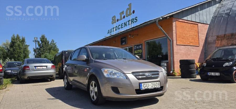 Grey Kia Ceed 2007 in Valmiera, with an engine capacity of 1.60 L and mileage of 231 thousand km for 1100 €, photo 1 on AUTOMOTO.COM.LV