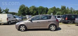 Grey Kia Ceed 2007 in Valmiera, with an engine capacity of 1.60 L and mileage of 231 thousand km for 1100 €, photo 6 on AUTOMOTO.COM.LV