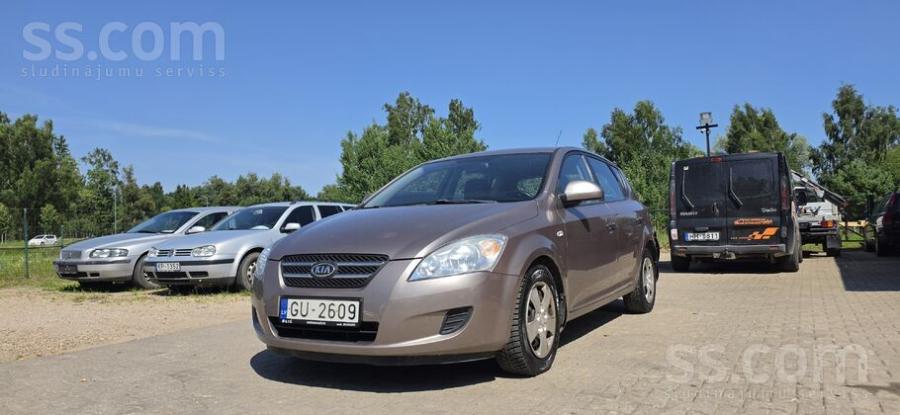 Grey Kia Ceed 2007 in Valmiera, with an engine capacity of 1.60 L and mileage of 231 thousand km for 1100 €, photo 7 on AUTOMOTO.COM.LV