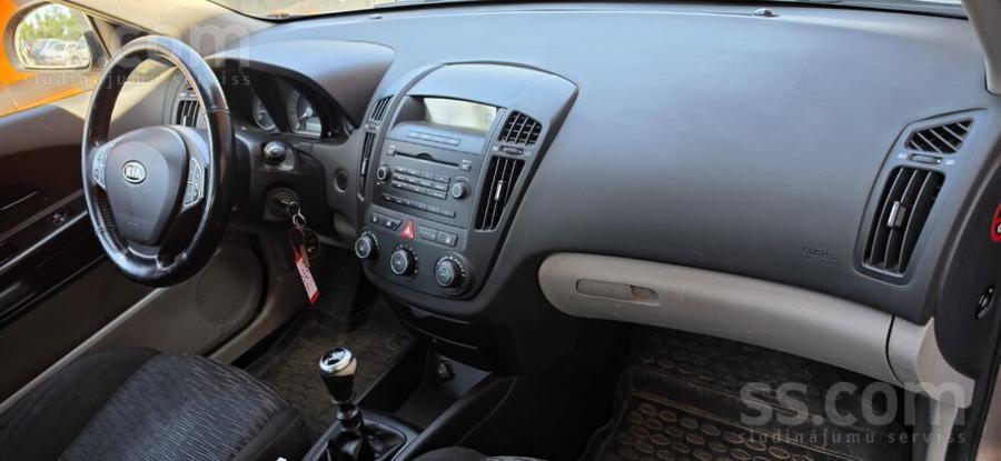 Grey Kia Ceed 2007 in Valmiera, with an engine capacity of 1.60 L and mileage of 231 thousand km for 1100 €, photo 10 on AUTOMOTO.COM.LV