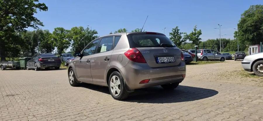 Grey Kia Ceed 2007 in Valmiera, with an engine capacity of 1.60 L and mileage of 231 thousand km for 1100 €, photo 5 on AUTOMOTO.COM.LV