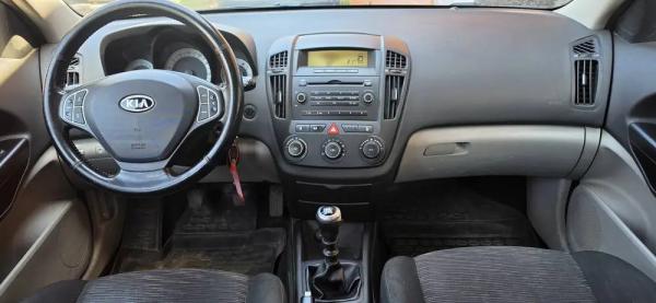 Pelēks Kia Ceed 2007 Valmiera, ar dzinēja tilpumu 1.60 L un nobraukumu 231 tūkst. km par 1100 €, foto 7 vietnē AUTOMOTO.COM.LV