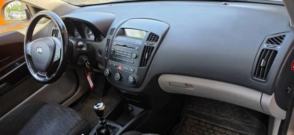 Pelēks Kia Ceed 2007 Valmiera, ar dzinēja tilpumu 1.60 L un nobraukumu 231 tūkst. km par 1100 €, foto 9 vietnē AUTOMOTO.COM.LV