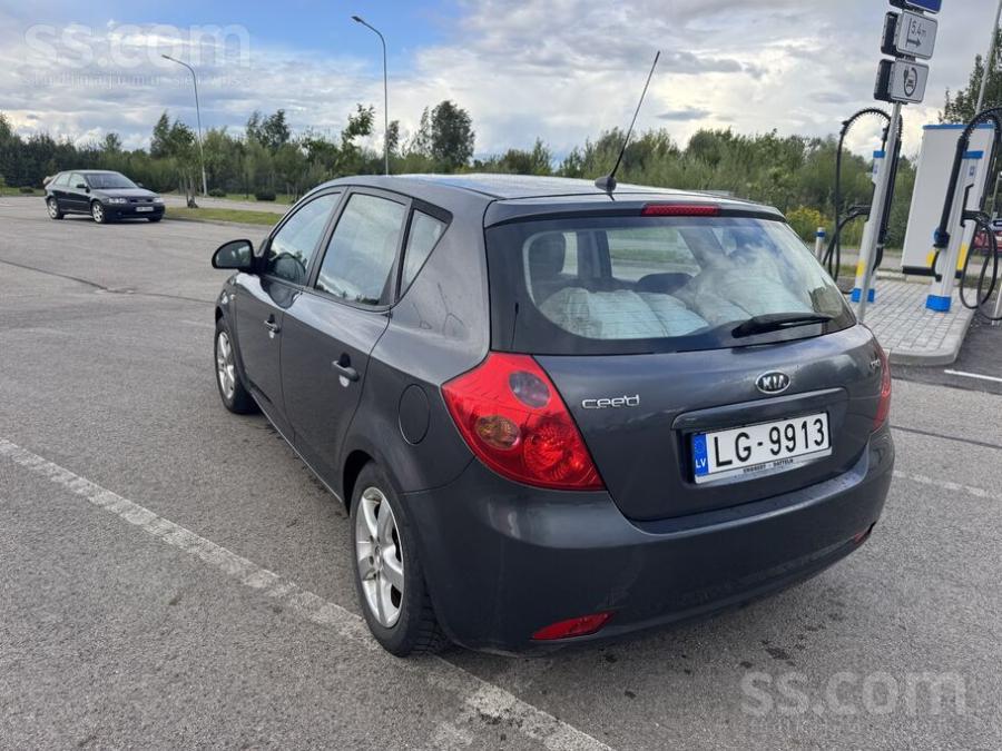 Pelēks Kia Ceed 2007 Jelgava, ar dzinēja tilpumu 1.60 L un nobraukumu 305 tūkst. km par 1580 €, foto 6 vietnē AUTOMOTO.COM.LV