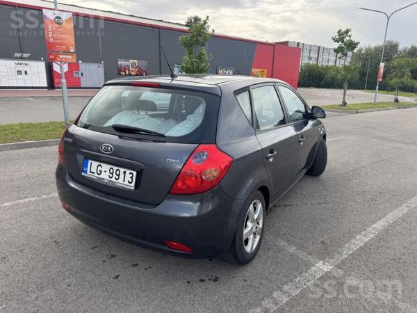 Grey Kia Ceed 2007 in Jelgava, with an engine capacity of 1.60 L and mileage of 305 thousand km for 1580 €, photo 6 on AUTOMOTO.COM.LV