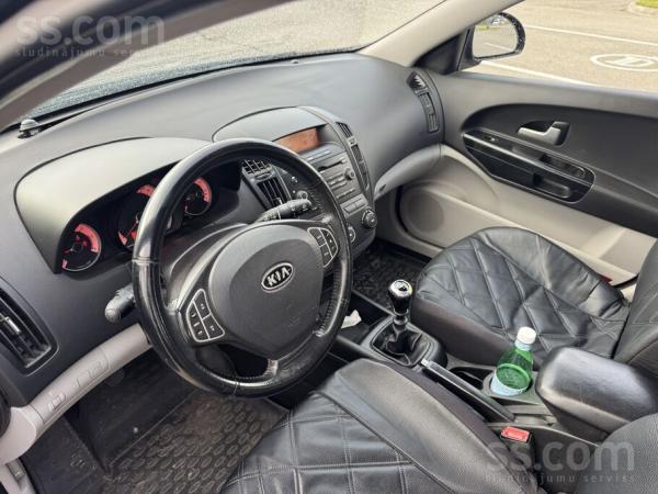 Grey Kia Ceed 2007 in Jelgava, with an engine capacity of 1.60 L and mileage of 305 thousand km for 1580 €, photo 8 on AUTOMOTO.COM.LV