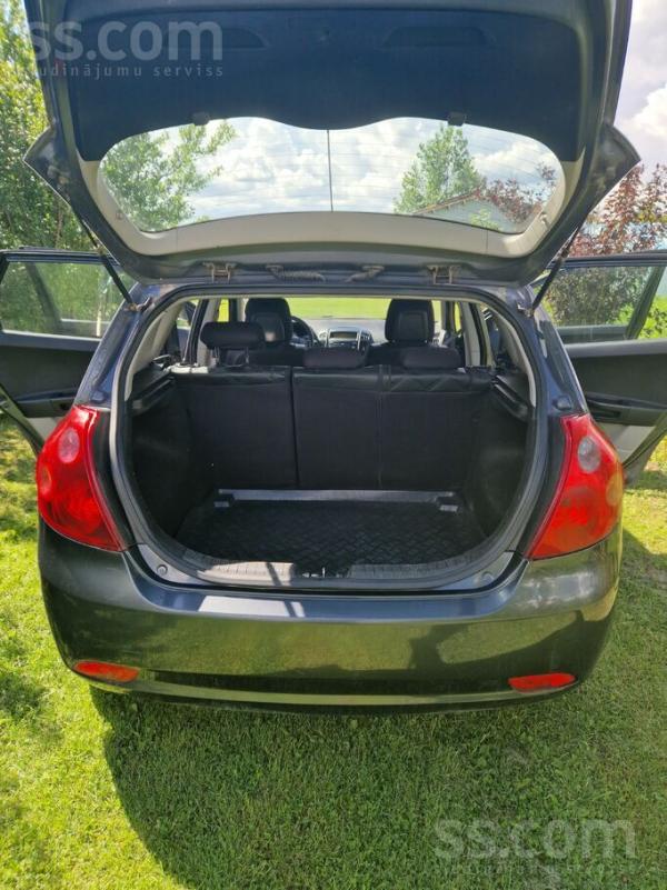 Grey Kia Ceed 2007 in Jelgava, with an engine capacity of 1.60 L and mileage of 305 thousand km for 1300 €, photo 3 on AUTOMOTO.COM.LV