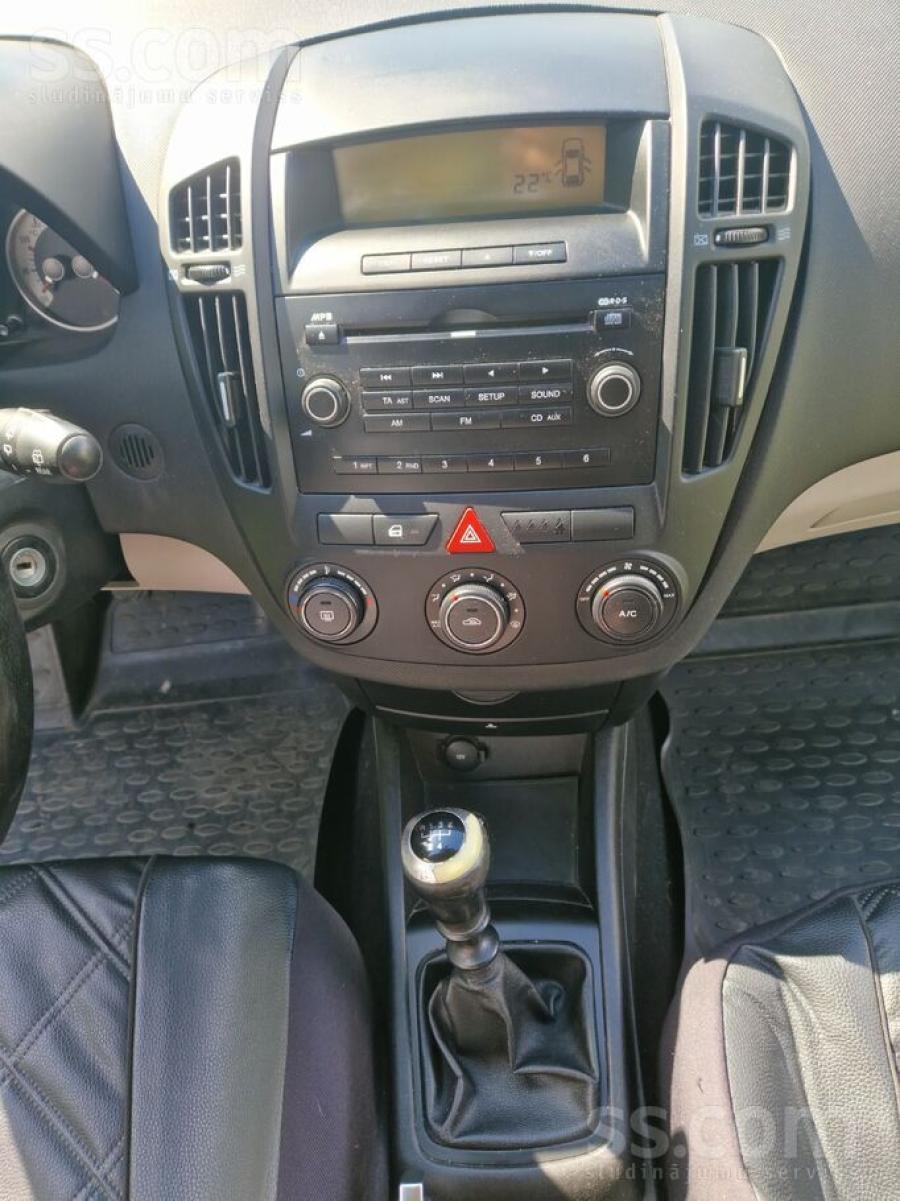Pelēks Kia Ceed 2007 Jelgava, ar dzinēja tilpumu 1.60 L un nobraukumu 305 tūkst. km par 1300 €, foto 12 vietnē AUTOMOTO.COM.LV