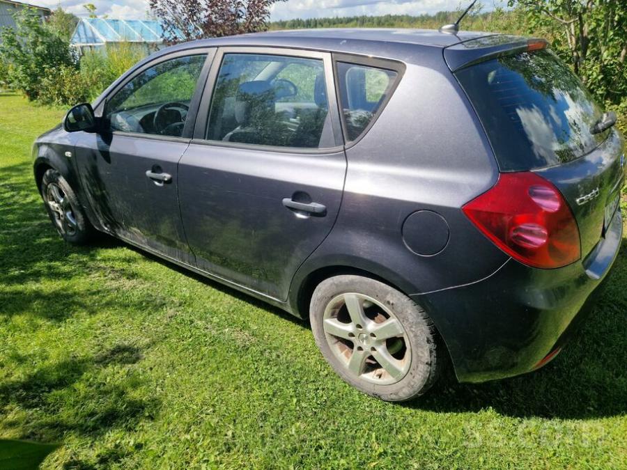 Pelēks Kia Ceed 2007 Jelgava, ar dzinēja tilpumu 1.60 L un nobraukumu 305 tūkst. km par 1300 €, foto 13 vietnē AUTOMOTO.COM.LV