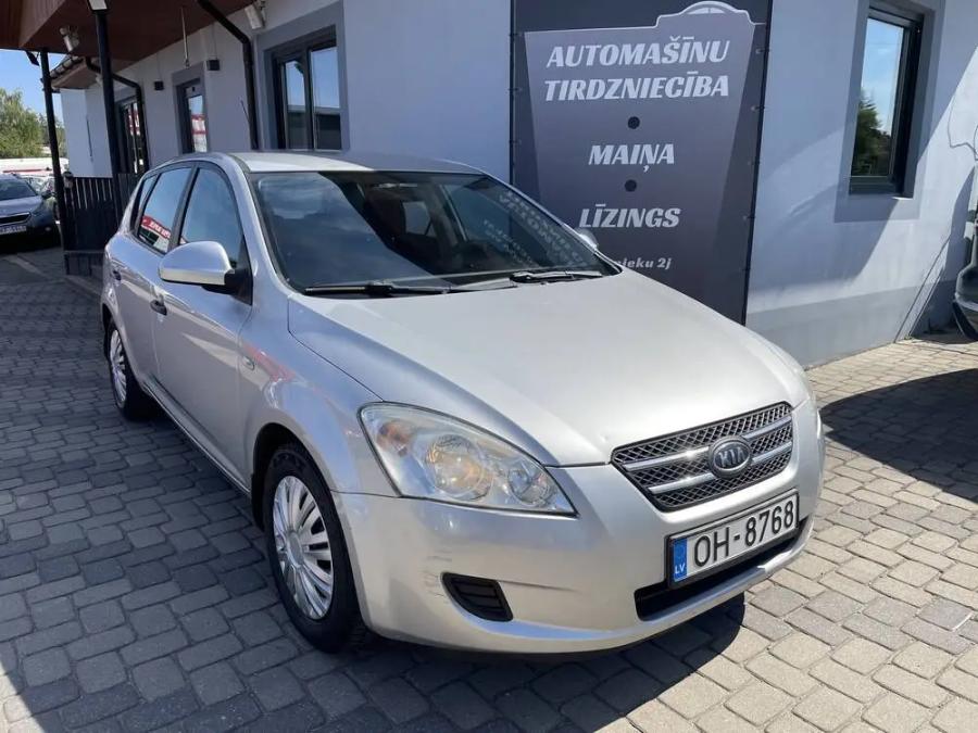Pelēks Kia Ceed 2007 Talsi, ar dzinēja tilpumu 1.40 L un nobraukumu 245 tūkst. km par 1600 €, foto 1 vietnē AUTOMOTO.COM.LV