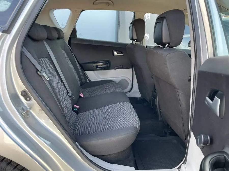 Pelēks Kia Ceed 2007 Talsi, ar dzinēja tilpumu 1.40 L un nobraukumu 245 tūkst. km par 1600 €, foto 9 vietnē AUTOMOTO.COM.LV