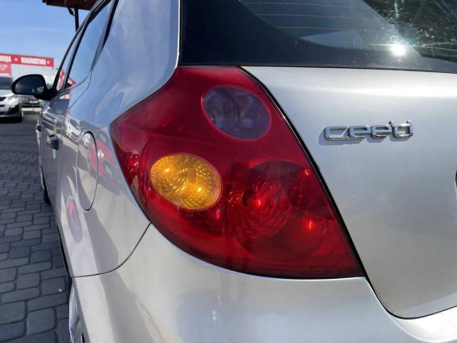 Pelēks Kia Ceed 2007 Talsi, ar dzinēja tilpumu 1.40 L un nobraukumu 245 tūkst. km par 1600 €, foto 20 vietnē AUTOMOTO.COM.LV