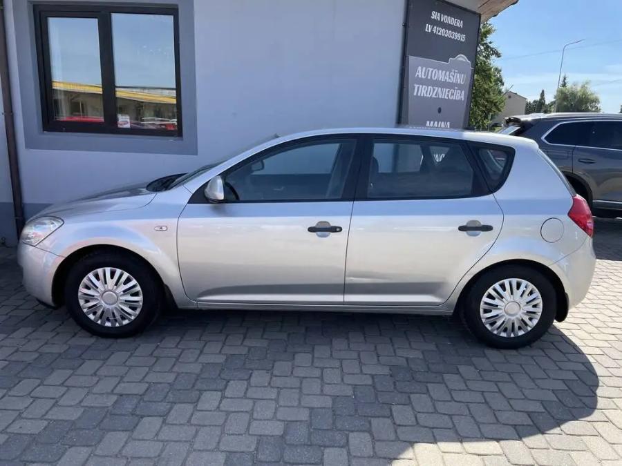 Pelēks Kia Ceed 2007 Talsi, ar dzinēja tilpumu 1.40 L un nobraukumu 245 tūkst. km par 1600 €, foto 23 vietnē AUTOMOTO.COM.LV