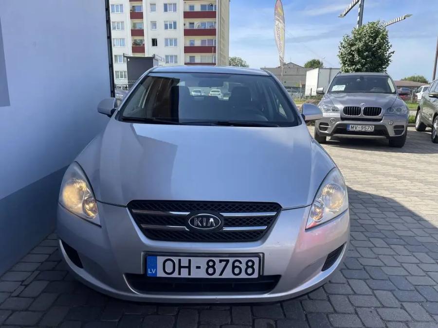 Pelēks Kia Ceed 2007 Talsi, ar dzinēja tilpumu 1.40 L un nobraukumu 245 tūkst. km par 1600 €, foto 25 vietnē AUTOMOTO.COM.LV