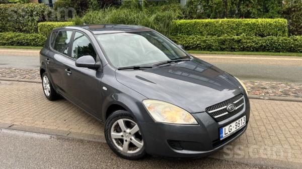 Grey Kia Ceed 2007 in Bauska, with an engine capacity of 1.60 L and mileage of 306 thousand km for 2500 €, photo 1 on AUTOMOTO.COM.LV