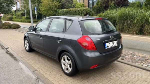 Grey Kia Ceed 2007 in Bauska, with an engine capacity of 1.60 L and mileage of 306 thousand km for 2500 €, photo 4 on AUTOMOTO.COM.LV