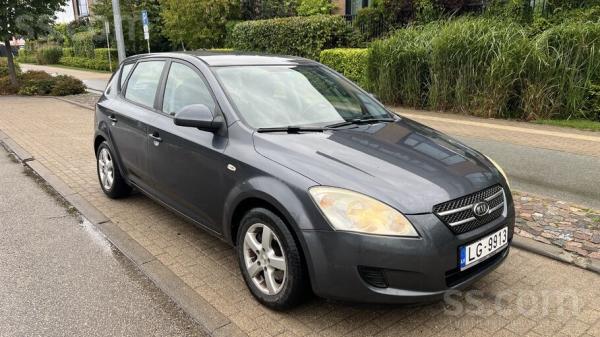 Grey Kia Ceed 2007 in Bauska, with an engine capacity of 1.60 L and mileage of 306 thousand km for 2500 €, photo 6 on AUTOMOTO.COM.LV