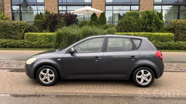 Grey Kia Ceed 2007 in Bauska, with an engine capacity of 1.60 L and mileage of 306 thousand km for 2500 €, photo 7 on AUTOMOTO.COM.LV