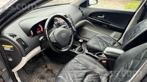 Grey Kia Ceed 2007 in Bauska, with an engine capacity of 1.60 L and mileage of 306 thousand km for 2500 €, photo 9 on AUTOMOTO.COM.LV