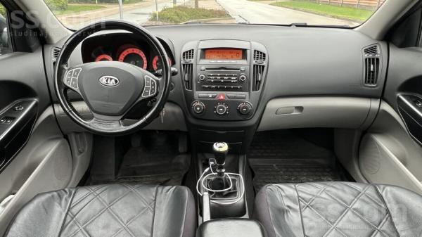 Grey Kia Ceed 2007 in Bauska, with an engine capacity of 1.60 L and mileage of 306 thousand km for 2500 €, photo 10 on AUTOMOTO.COM.LV