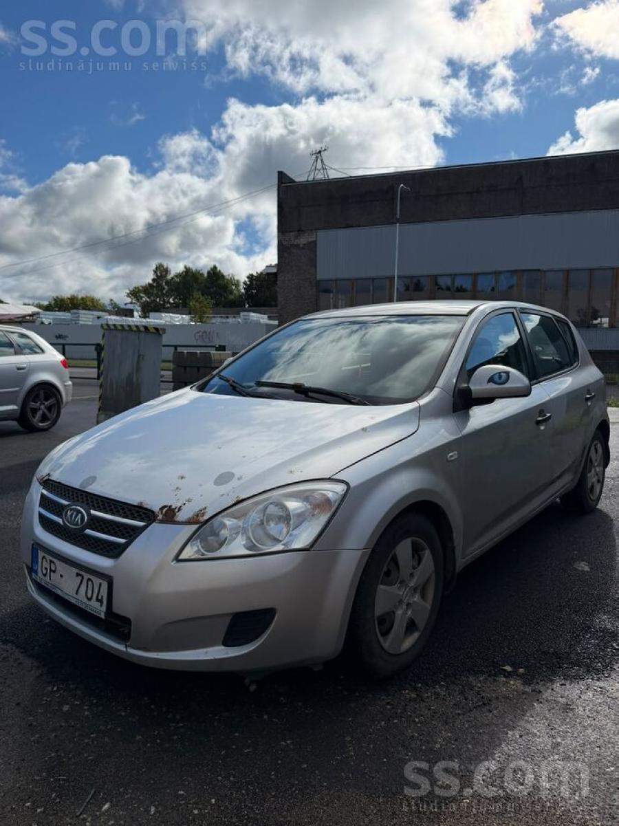 Pelēks Kia Ceed 2007 Rīga, ar dzinēja tilpumu 1.60 L un nobraukumu 739 tūkst. km par 690 €, foto 1 vietnē AUTOMOTO.COM.LV
