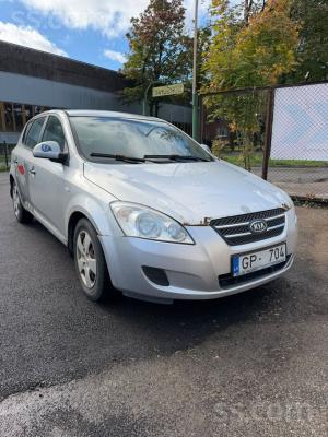 Pelēks Kia Ceed 2007 Rīga, ar dzinēja tilpumu 1.60 L un nobraukumu 739 tūkst. km par 690 €, foto 3 vietnē AUTOMOTO.COM.LV