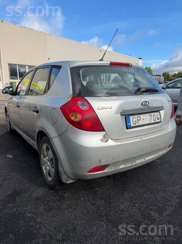 Pelēks Kia Ceed 2007 Rīga, ar dzinēja tilpumu 1.60 L un nobraukumu 739 tūkst. km par 690 €, foto 5 vietnē AUTOMOTO.COM.LV