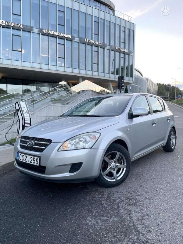 Grey Kia Ceed 2007 in Vilnius, with an engine capacity of 1.60 L and mileage of 213 thousand km for 1650 €, photo 1 on AUTOMOTO.COM.LV