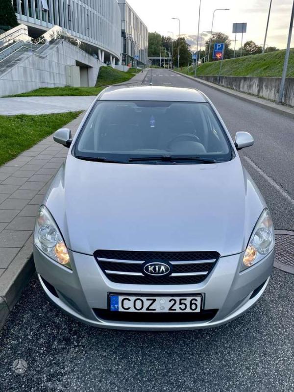 Grey Kia Ceed 2007 in Vilnius, with an engine capacity of 1.60 L and mileage of 213 thousand km for 1550 €, photo 4 on AUTOMOTO.COM.LV