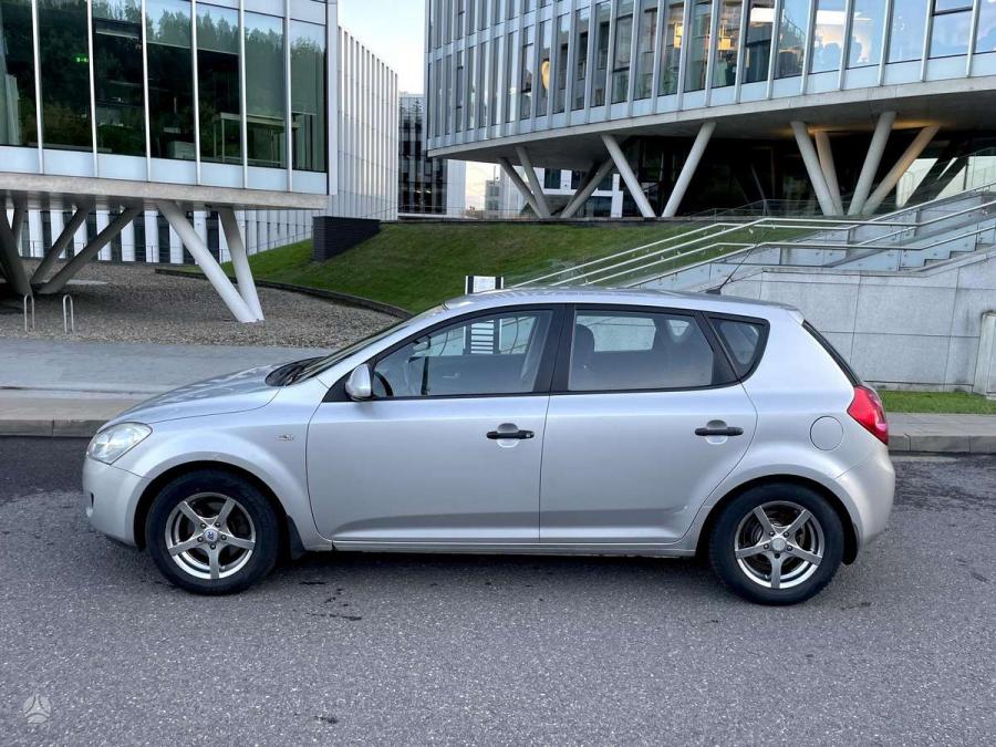 Grey Kia Ceed 2007 in Vilnius, with an engine capacity of 1.60 L and mileage of 213 thousand km for 1550 €, photo 6 on AUTOMOTO.COM.LV