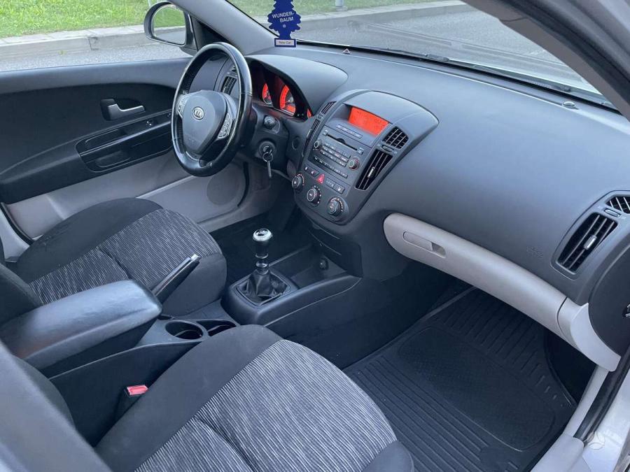 Grey Kia Ceed 2007 in Vilnius, with an engine capacity of 1.60 L and mileage of 213 thousand km for 1550 €, photo 15 on AUTOMOTO.COM.LV