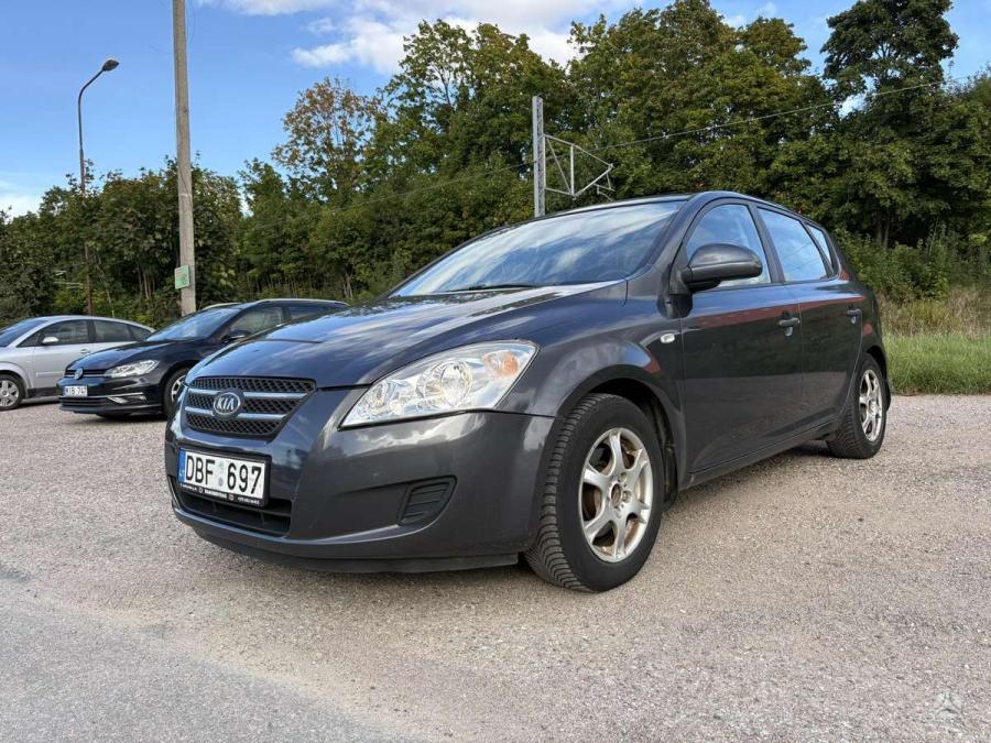 Grey Kia Ceed 2007 in Vilnius, with an engine capacity of 1.59 L and mileage of 138 thousand km for 1950 €, photo 4 on AUTOMOTO.COM.LV